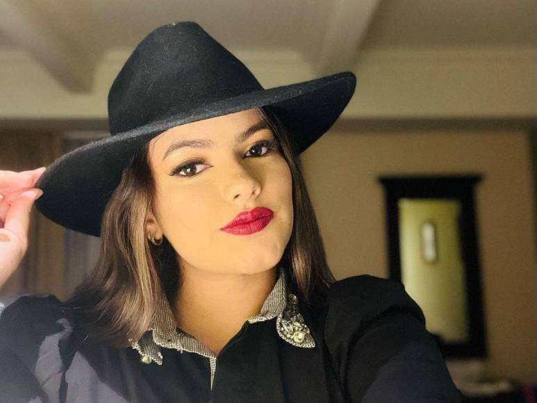 Andrea Rivas, la talentosa palillona del Instituto Cosme García de Danlí